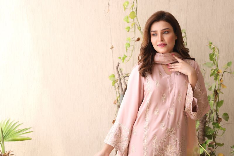 Peach Embroidered Outfit – Henna Mehndi